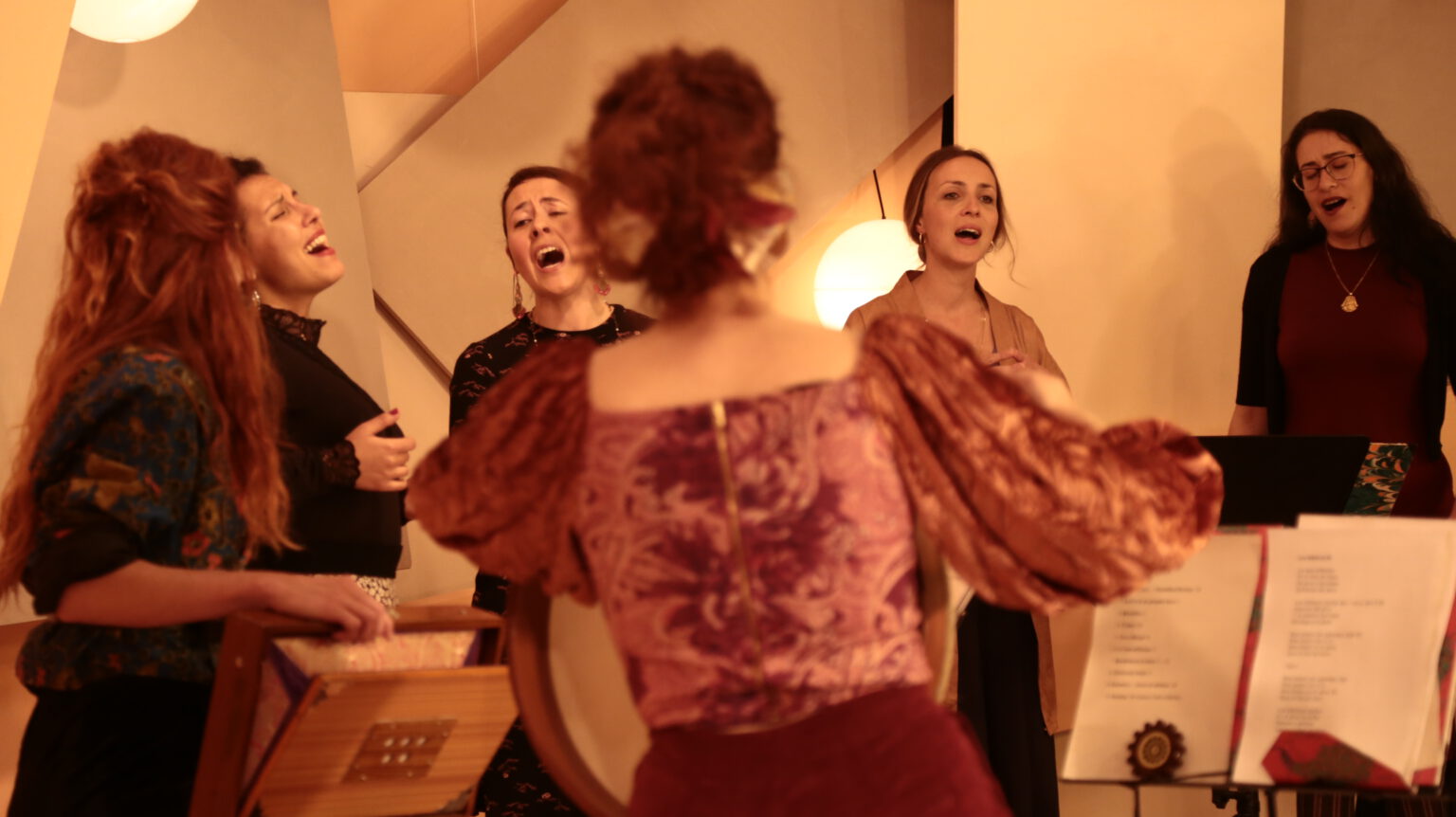 10. HFS – Perperúna Vocal Ensemble – Songs and Tales – Musik